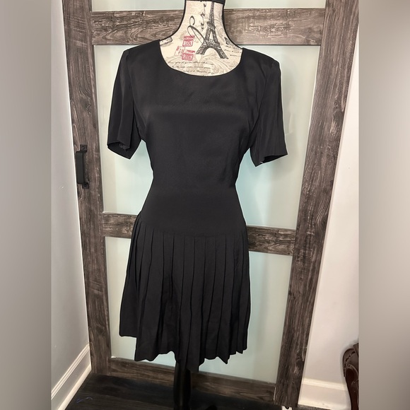 Donna Ricco | Dresses | Donna Ricco Black Drop Waist Pleated Dress ...